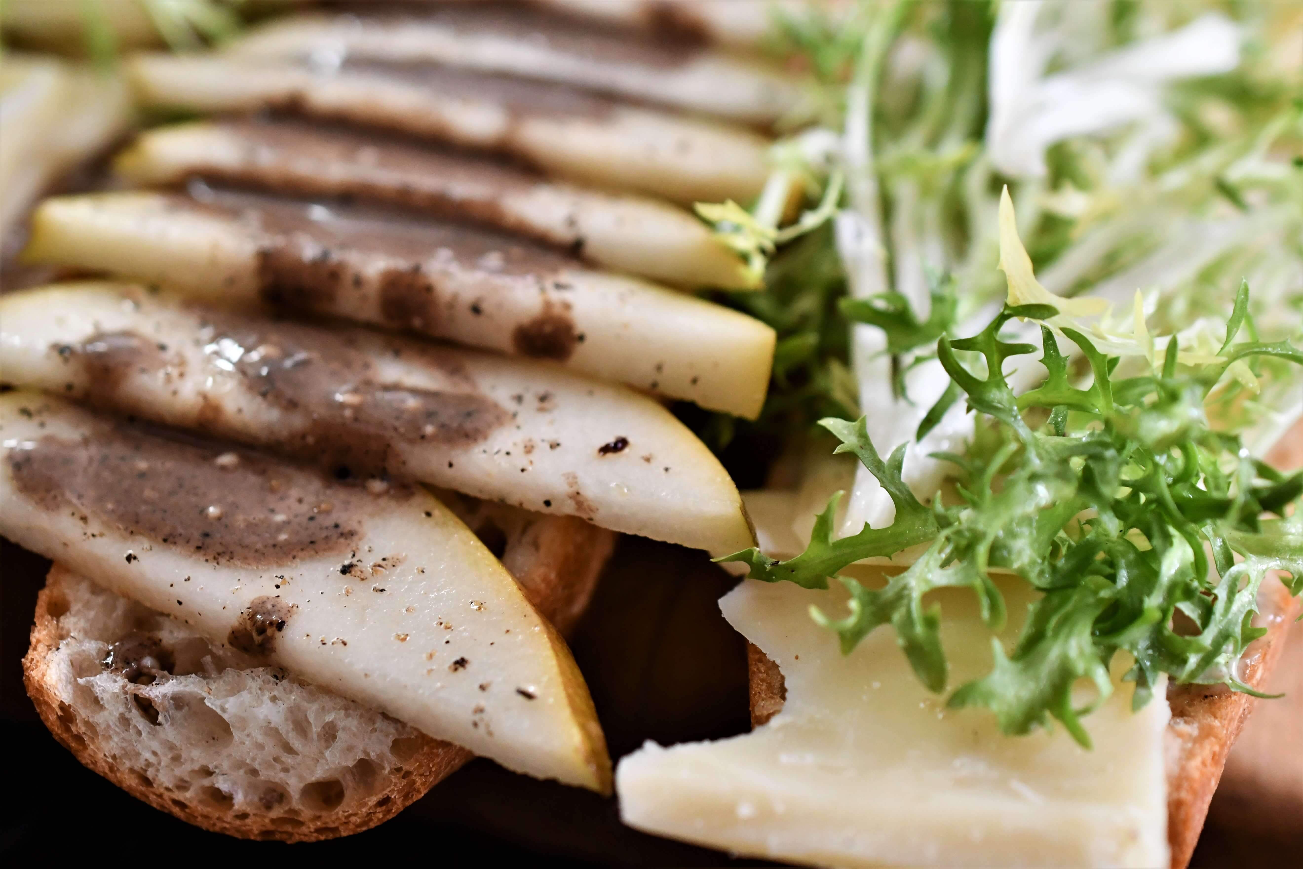 Cheddar Cheese and Warren Pear Sandwich – Frog Hollow Farm